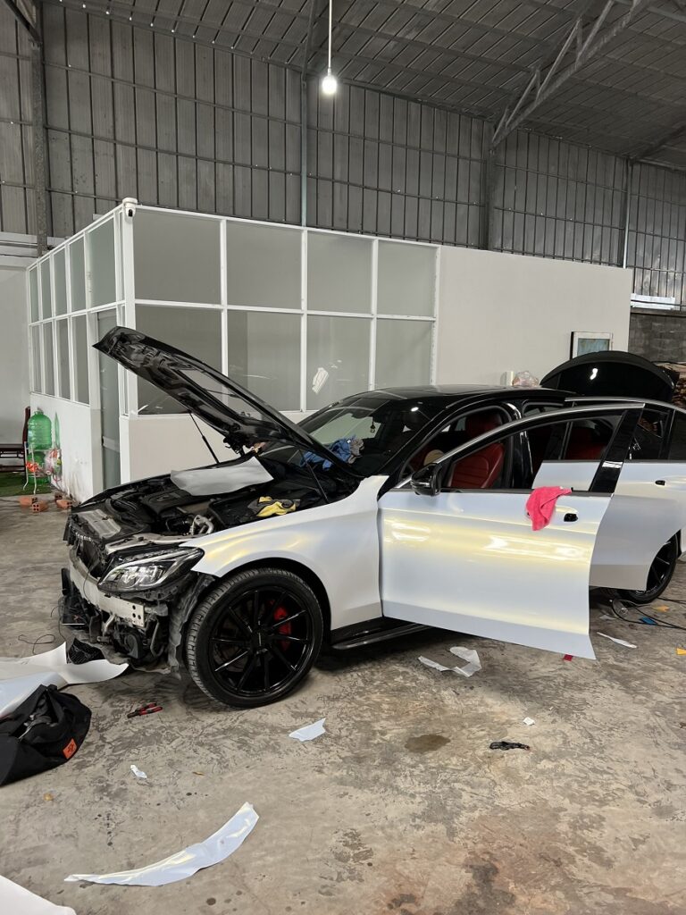 Wrap Đổi Màu Xe Mercedes C300 AMG Chính Hãng Teckwrap đa phong cách