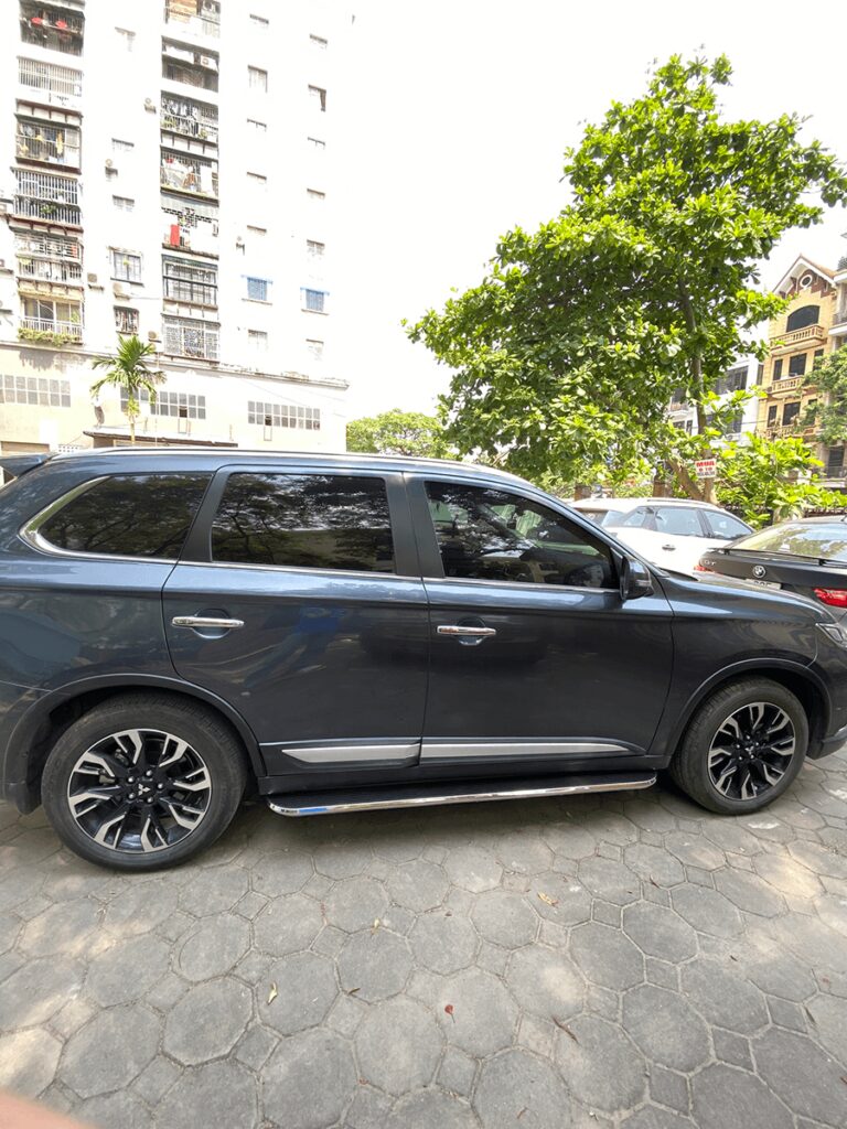 Bệ Bước Chân Mitsubishi Outlander Mẫu Cayenne (Miễn Phí Lắp Đặt Tận Nơi)