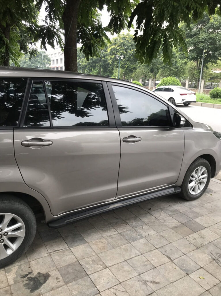 Bệ Bước Chân Toyota Innova Mẫu X8 - Bảo Vệ Sườn Xe Tối Ưu